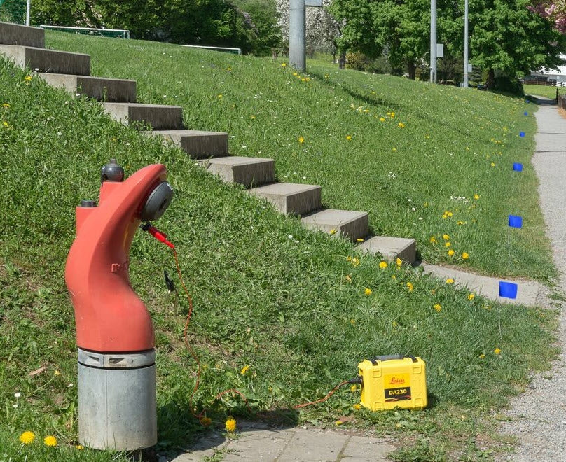 Leica Detect DD230 Utility Locator SMART Package | MetalDetector.com