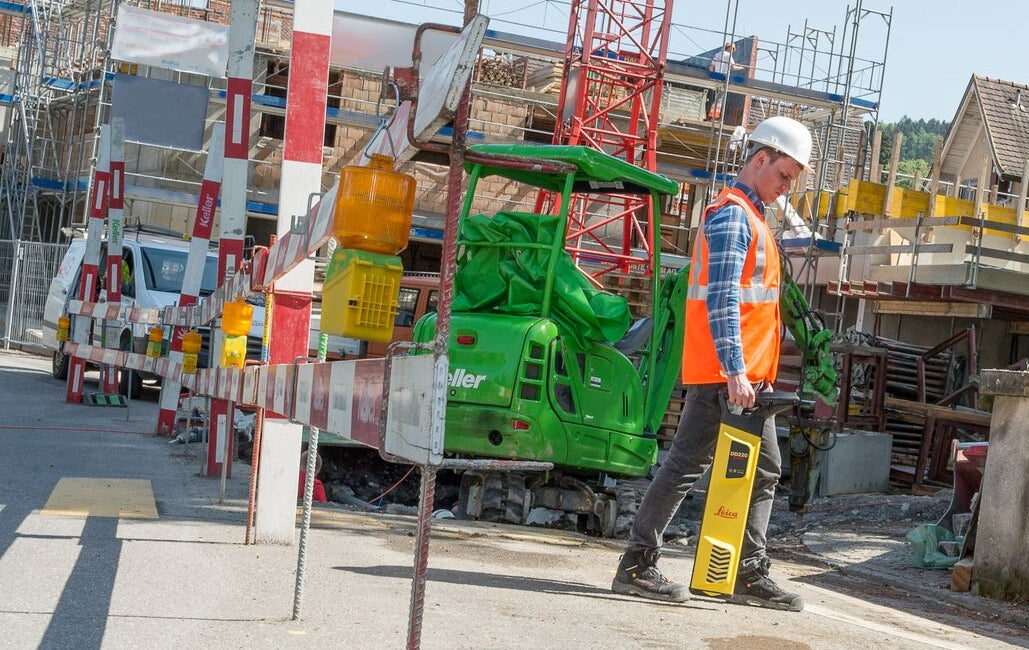 Leica Detect DD220 Utility Locator SMART Package | MetalDetector.com